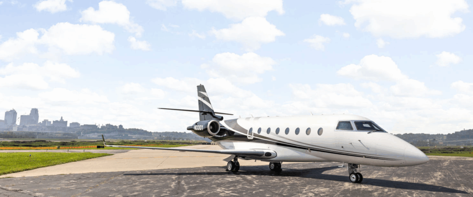 A Super-Midsize Contender: The Gulfstream G200 | holsteinaviation.com